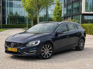 Zils Volvo V60 2014 Viļņa, ar dzinēja tilpumu 2.40 L un nobraukumu 297 tūkst. km par 7350 €, foto  vietnē AUTOMOTO.COM.LV