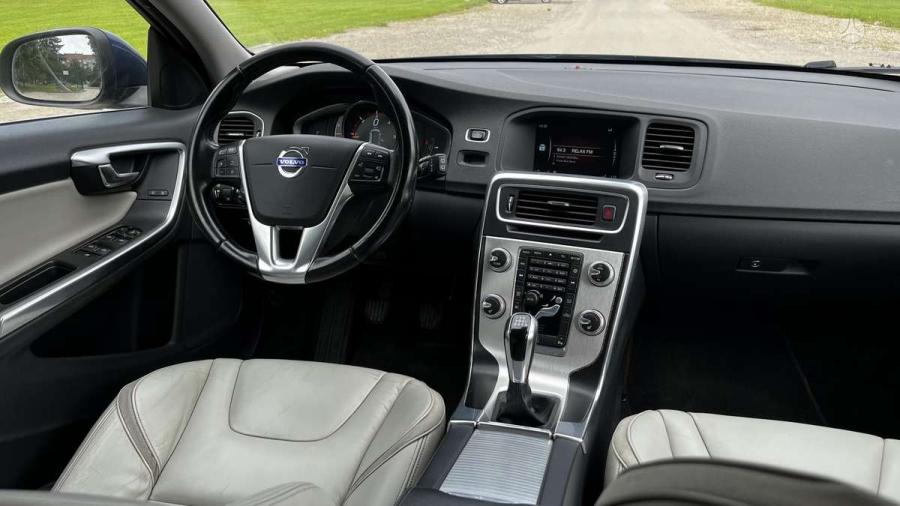 Zils Volvo V60 2014 Šilutė, ar dzinēja tilpumu 1.98 L un nobraukumu 257 tūkst. km par 6999 €, foto 12 vietnē AUTOMOTO.COM.LV