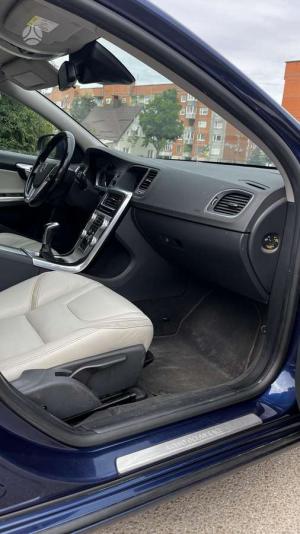 Zils Volvo V60 2014 Šilutė, ar dzinēja tilpumu 1.98 L un nobraukumu 257 tūkst. km par 6999 €, foto 13 vietnē AUTOMOTO.COM.LV