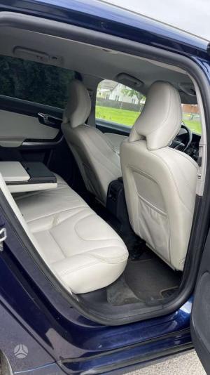 Zils Volvo V60 2014 Šilutė, ar dzinēja tilpumu 1.98 L un nobraukumu 257 tūkst. km par 6999 €, foto 17 vietnē AUTOMOTO.COM.LV