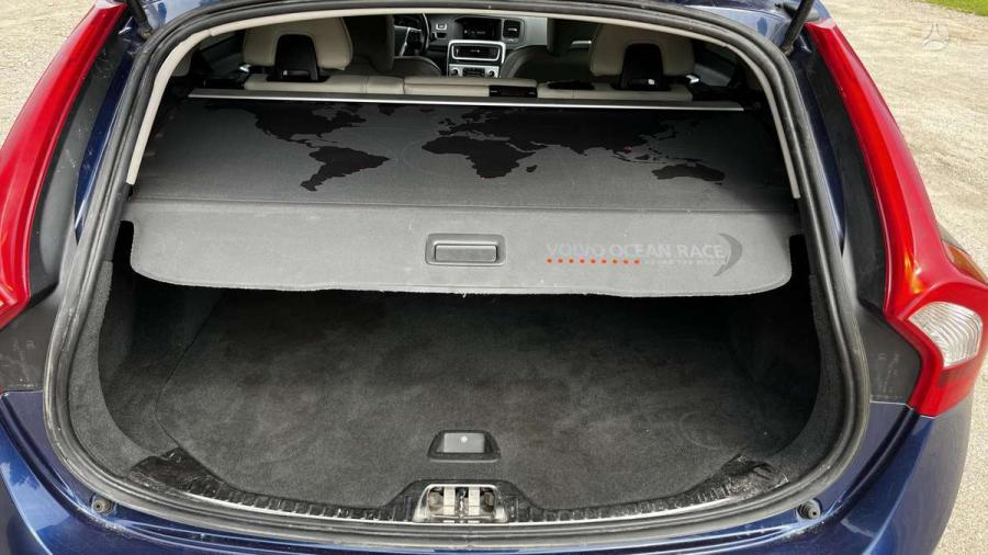 Zils Volvo V60 2014 Šilutė, ar dzinēja tilpumu 1.98 L un nobraukumu 257 tūkst. km par 6999 €, foto 18 vietnē AUTOMOTO.COM.LV