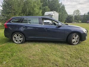 Blue Volvo V60 2014 in Marijampole, with an engine capacity of 0.00 L and mileage of 322 thousand km for 6300 €, photo 4 on AUTOMOTO.COM.LV