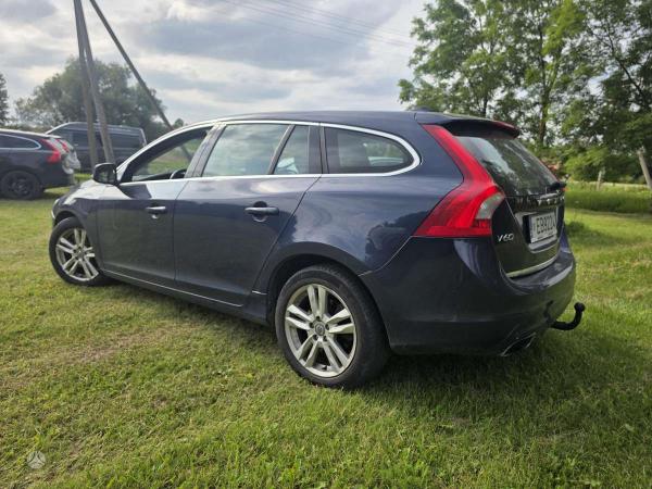 Blue Volvo V60 2014 in Marijampole, with an engine capacity of 0.00 L and mileage of 322 thousand km for 6300 €, photo 5 on AUTOMOTO.COM.LV