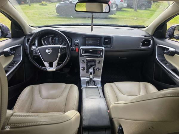 Blue Volvo V60 2014 in Marijampole, with an engine capacity of 0.00 L and mileage of 322 thousand km for 6300 €, photo 7 on AUTOMOTO.COM.LV