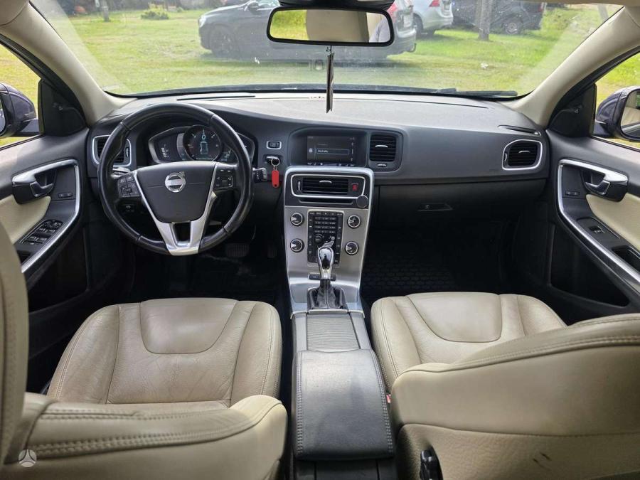 Blue Volvo V60 2014 in Marijampole, with an engine capacity of 0.00 L and mileage of 322 thousand km for 6300 €, photo 8 on AUTOMOTO.COM.LV