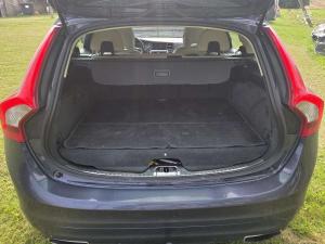 Blue Volvo V60 2014 in Marijampole, with an engine capacity of 0.00 L and mileage of 322 thousand km for 6300 €, photo 18 on AUTOMOTO.COM.LV
