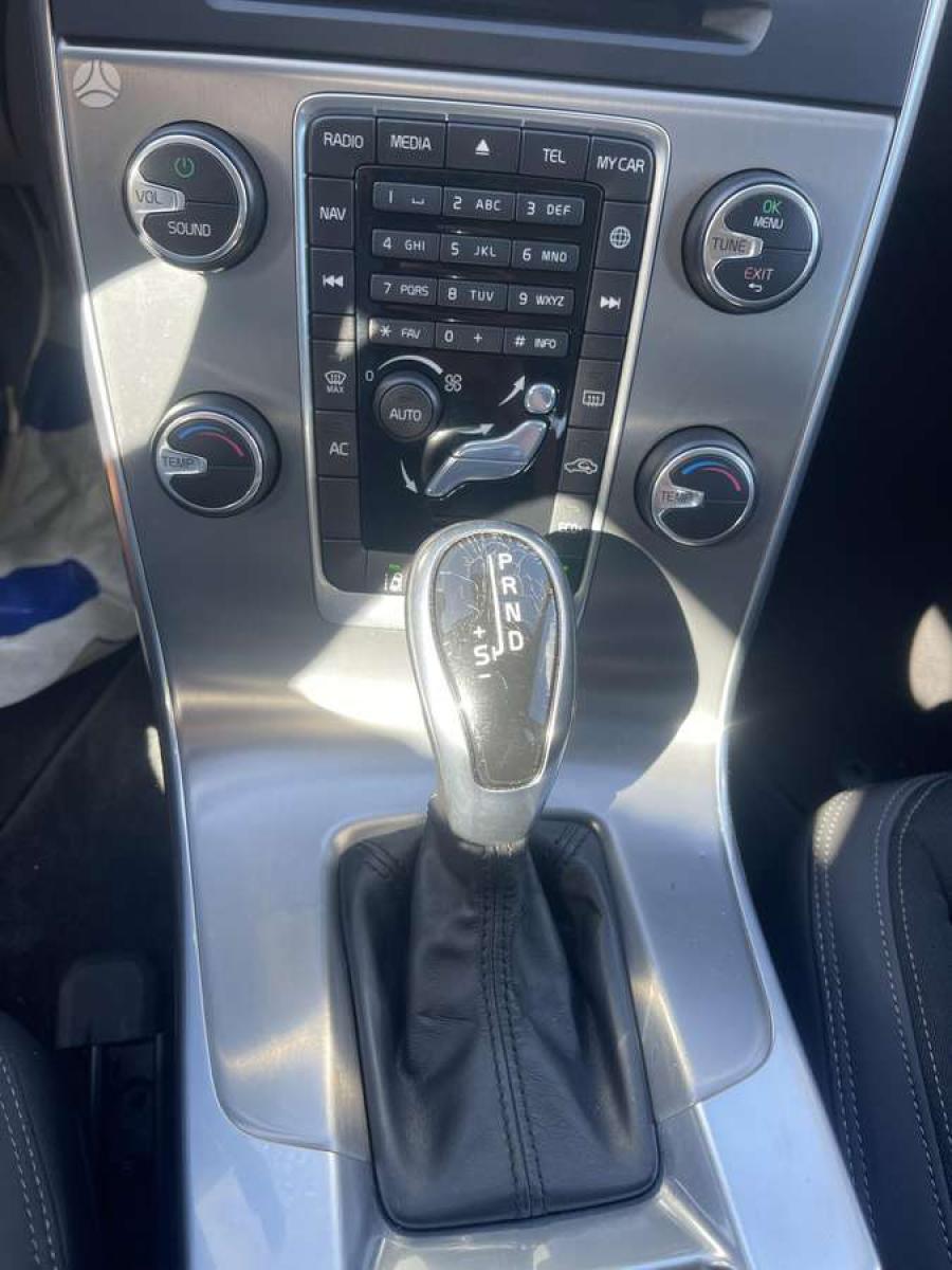 Zils Volvo V60 2014 Kauņa, ar dzinēja tilpumu 1.97 L un nobraukumu 267 tūkst. km par 5650 €, foto 23 vietnē AUTOMOTO.COM.LV