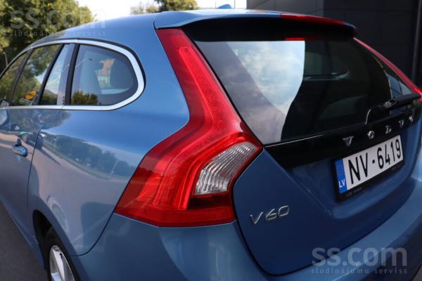 Zils Volvo V60 2014 Rīga, ar dzinēja tilpumu 2.00 L un nobraukumu 274 tūkst. km par 6490 €, foto 5 vietnē AUTOMOTO.COM.LV