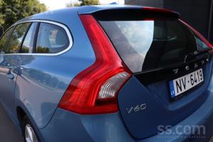 Zils Volvo V60 2014 Rīga, ar dzinēja tilpumu 2.00 L un nobraukumu 274 tūkst. km par 5990 €, foto 6 vietnē AUTOMOTO.COM.LV