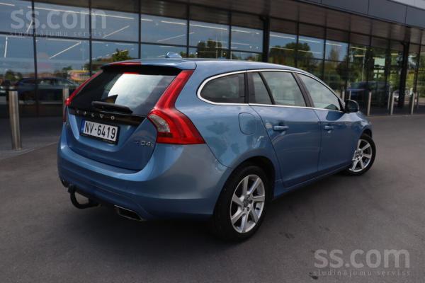 Zils Volvo V60 2014 Rīga, ar dzinēja tilpumu 2.00 L un nobraukumu 274 tūkst. km par 6490 €, foto 6 vietnē AUTOMOTO.COM.LV