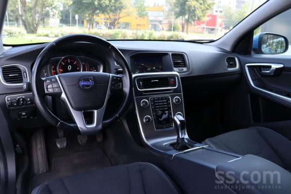 Zils Volvo V60 2014 Rīga, ar dzinēja tilpumu 2.00 L un nobraukumu 274 tūkst. km par 6490 €, foto 7 vietnē AUTOMOTO.COM.LV