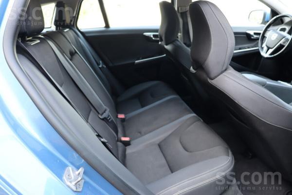 Zils Volvo V60 2014 Rīga, ar dzinēja tilpumu 2.00 L un nobraukumu 274 tūkst. km par 6490 €, foto 8 vietnē AUTOMOTO.COM.LV