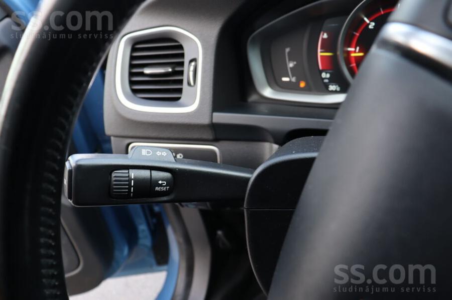 Zils Volvo V60 2014 Rīga, ar dzinēja tilpumu 2.00 L un nobraukumu 274 tūkst. km par 5990 €, foto 14 vietnē AUTOMOTO.COM.LV