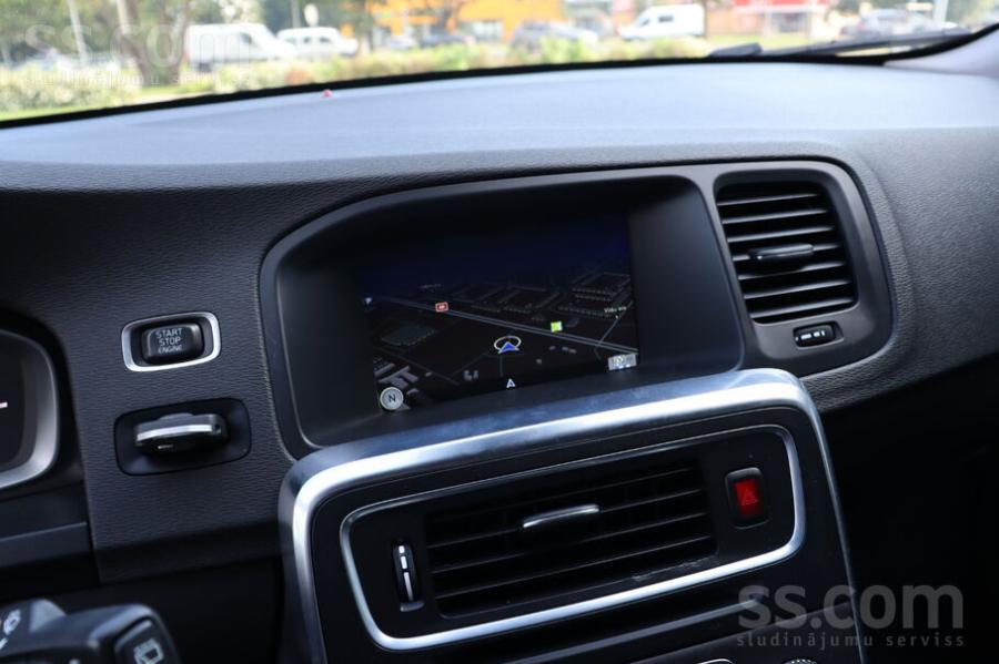 Zils Volvo V60 2014 Rīga, ar dzinēja tilpumu 2.00 L un nobraukumu 274 tūkst. km par 5990 €, foto 16 vietnē AUTOMOTO.COM.LV