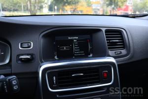 Zils Volvo V60 2014 Rīga, ar dzinēja tilpumu 2.00 L un nobraukumu 274 tūkst. km par 5990 €, foto 17 vietnē AUTOMOTO.COM.LV