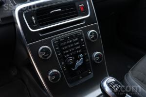 Zils Volvo V60 2014 Rīga, ar dzinēja tilpumu 2.00 L un nobraukumu 274 tūkst. km par 5990 €, foto 18 vietnē AUTOMOTO.COM.LV