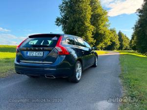 Zils Volvo V60 2014 Tartu, ar dzinēja tilpumu 2.40 L un nobraukumu 233 tūkst. km par 9000 €, foto 3 vietnē AUTOMOTO.COM.LV