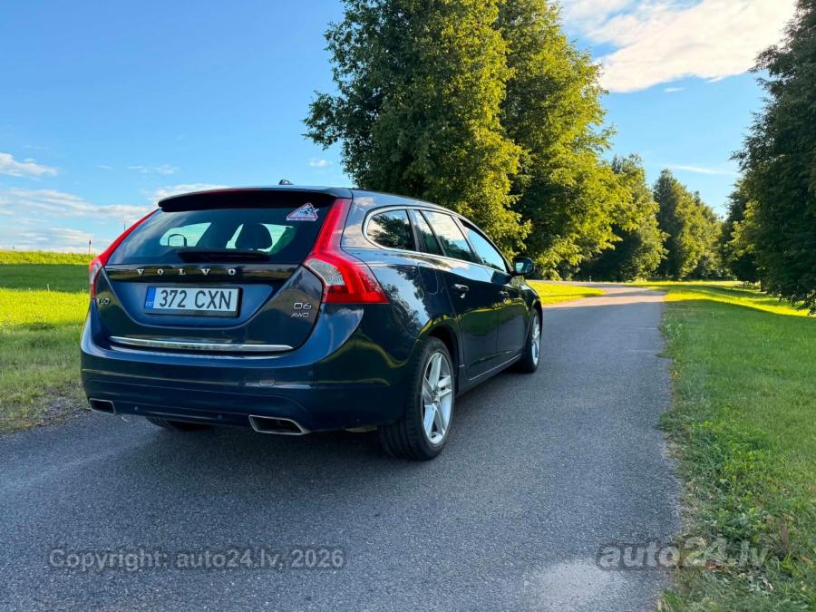 Zils Volvo V60 2014 Tartu, ar dzinēja tilpumu 2.40 L un nobraukumu 233 tūkst. km par 9000 €, foto 3 vietnē AUTOMOTO.COM.LV