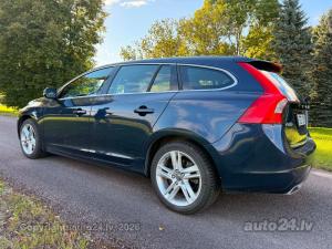 Zils Volvo V60 2014 Tartu, ar dzinēja tilpumu 2.40 L un nobraukumu 233 tūkst. km par 9000 €, foto 5 vietnē AUTOMOTO.COM.LV