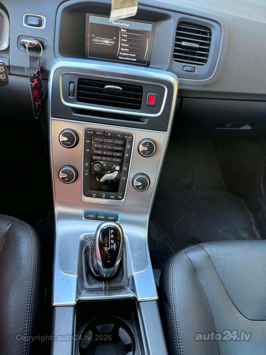 Zils Volvo V60 2014 Tartu, ar dzinēja tilpumu 2.40 L un nobraukumu 233 tūkst. km par 9000 €, foto 7 vietnē AUTOMOTO.COM.LV