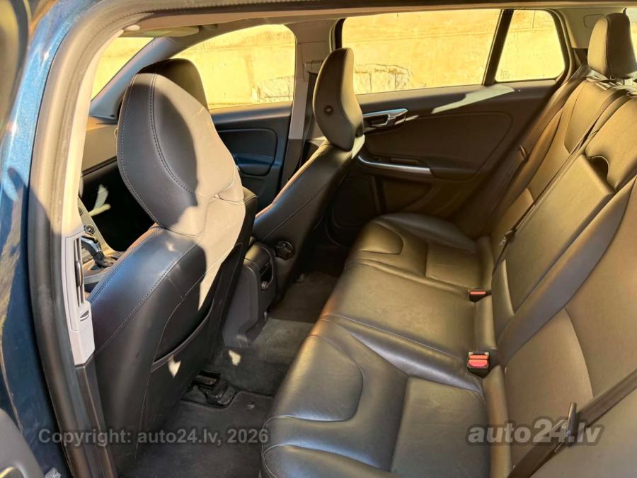 Zils Volvo V60 2014 Tartu, ar dzinēja tilpumu 2.40 L un nobraukumu 233 tūkst. km par 9000 €, foto 10 vietnē AUTOMOTO.COM.LV