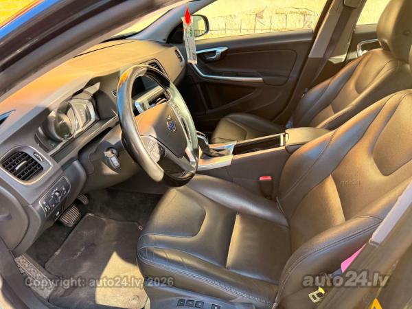 Blue Volvo V60 2014 in Tartu, with an engine capacity of 2.40 L and mileage of 233 thousand km for 9000 €, photo 10 on AUTOMOTO.COM.LV