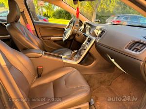 Zils Volvo V60 2014 Tartu, ar dzinēja tilpumu 2.40 L un nobraukumu 233 tūkst. km par 9000 €, foto 13 vietnē AUTOMOTO.COM.LV