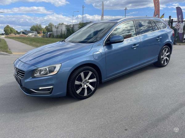 Blue Volvo V60 2014 in Kaunas, with an engine capacity of 2.40 L and mileage of 295 thousand km for 5950 €, photo 2 on AUTOMOTO.COM.LV