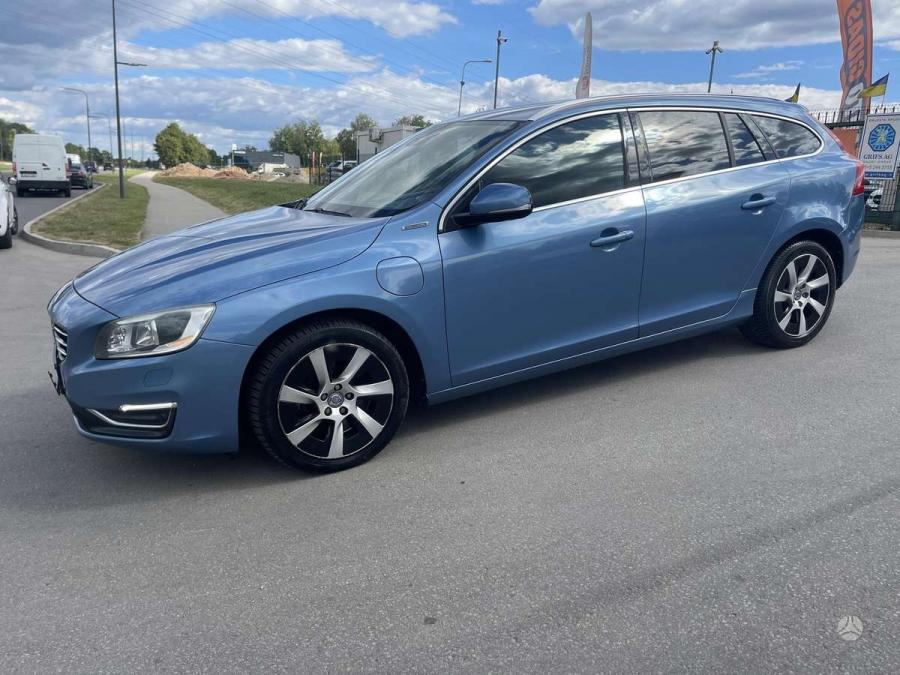 Blue Volvo V60 2014 in Kaunas, with an engine capacity of 2.40 L and mileage of 295 thousand km for 5950 €, photo 4 on AUTOMOTO.COM.LV