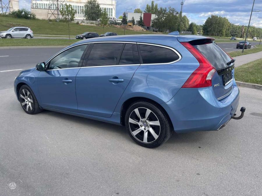 Blue Volvo V60 2014 in Kaunas, with an engine capacity of 2.40 L and mileage of 295 thousand km for 5950 €, photo 14 on AUTOMOTO.COM.LV
