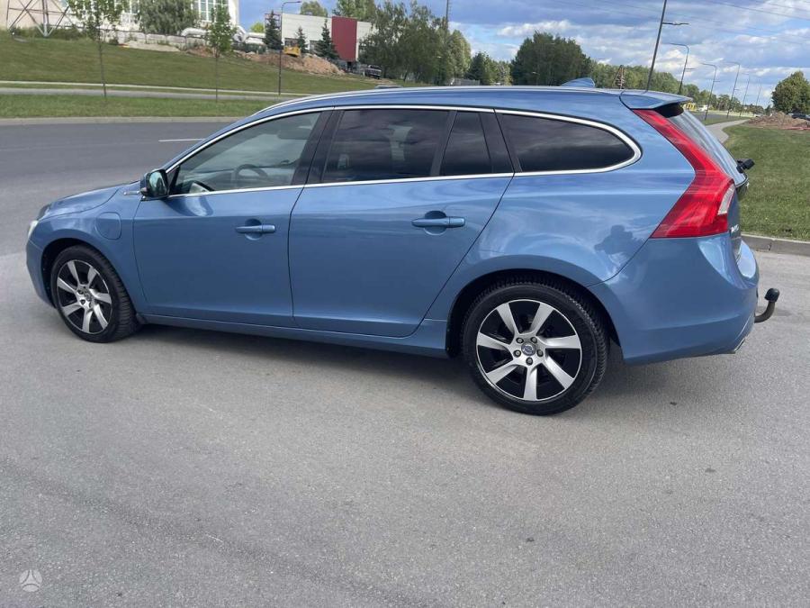 Blue Volvo V60 2014 in Kaunas, with an engine capacity of 2.40 L and mileage of 295 thousand km for 5950 €, photo 15 on AUTOMOTO.COM.LV