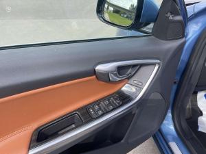 Blue Volvo V60 2014 in Kaunas, with an engine capacity of 2.40 L and mileage of 295 thousand km for 5950 €, photo 17 on AUTOMOTO.COM.LV