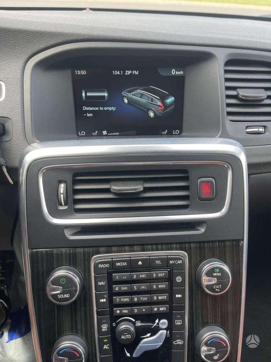 Blue Volvo V60 2014 in Kaunas, with an engine capacity of 2.40 L and mileage of 295 thousand km for 5950 €, photo 21 on AUTOMOTO.COM.LV