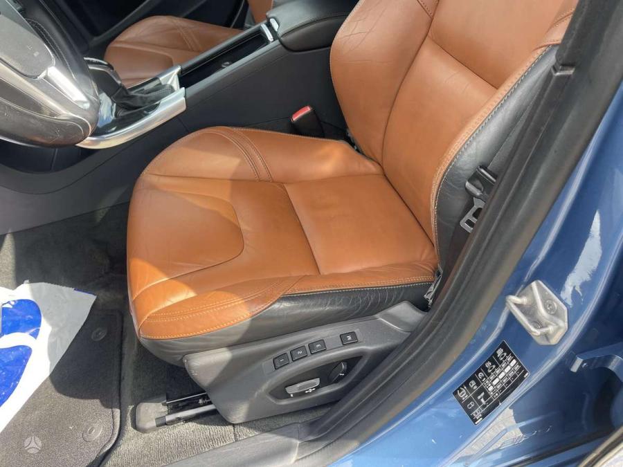 Blue Volvo V60 2014 in Kaunas, with an engine capacity of 2.40 L and mileage of 295 thousand km for 5950 €, photo 25 on AUTOMOTO.COM.LV