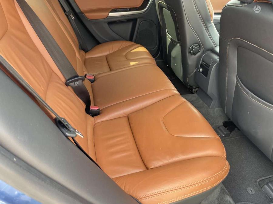 Blue Volvo V60 2014 in Kaunas, with an engine capacity of 2.40 L and mileage of 295 thousand km for 5950 €, photo 28 on AUTOMOTO.COM.LV