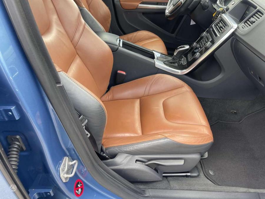 Blue Volvo V60 2014 in Kaunas, with an engine capacity of 2.40 L and mileage of 295 thousand km for 5950 €, photo 30 on AUTOMOTO.COM.LV