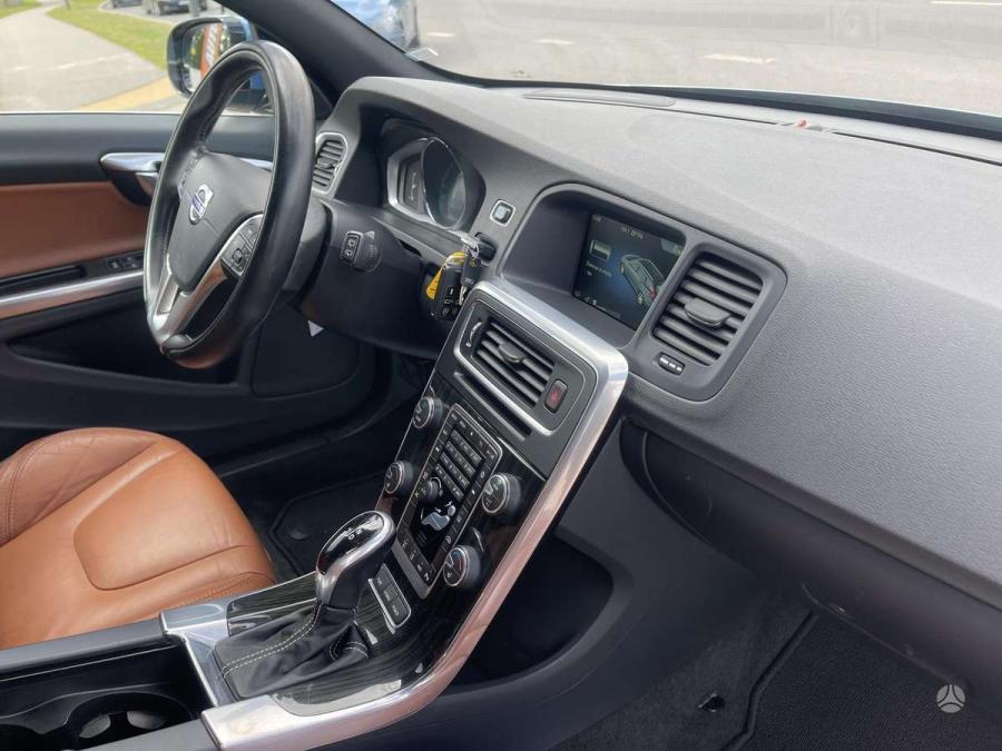 Blue Volvo V60 2014 in Kaunas, with an engine capacity of 2.40 L and mileage of 295 thousand km for 5950 €, photo 31 on AUTOMOTO.COM.LV
