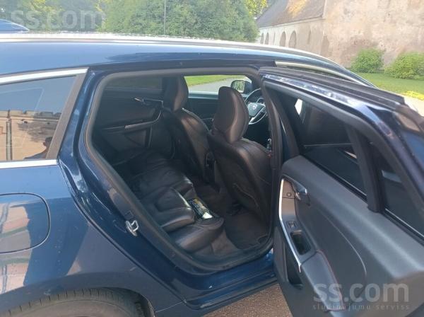 Blue Volvo V60 2014 in Dobele, with an engine capacity of 2.00 L and mileage of 378 thousand km for 5800 €, photo 6 on AUTOMOTO.COM.LV