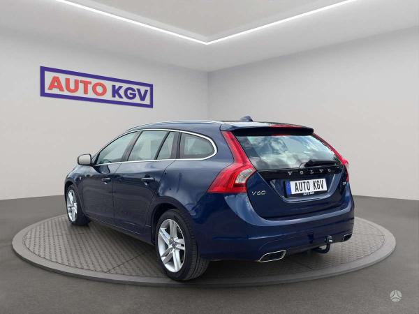 Blue Volvo V60 2014 in Klaipeda, with an engine capacity of 2.00 L and mileage of 338 thousand km for 6999 €, photo 3 on AUTOMOTO.COM.LV