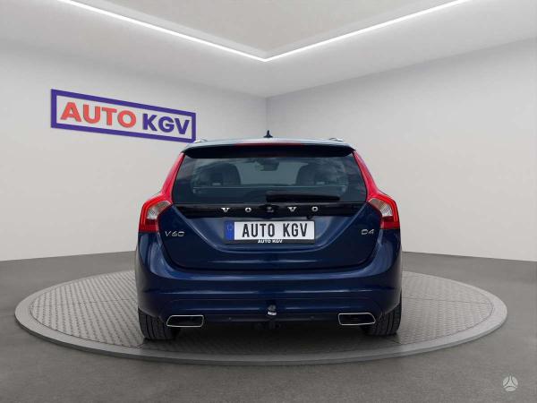 Blue Volvo V60 2014 in Klaipeda, with an engine capacity of 2.00 L and mileage of 338 thousand km for 6999 €, photo 4 on AUTOMOTO.COM.LV