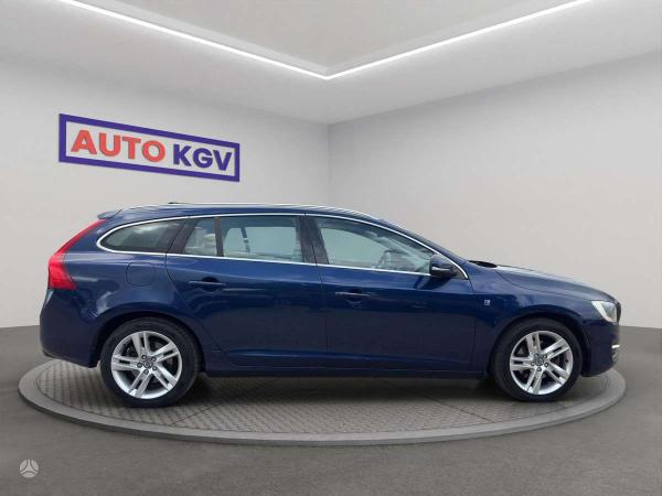 Blue Volvo V60 2014 in Klaipeda, with an engine capacity of 2.00 L and mileage of 338 thousand km for 6999 €, photo 6 on AUTOMOTO.COM.LV