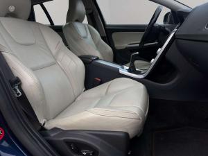 Blue Volvo V60 2014 in Klaipeda, with an engine capacity of 2.00 L and mileage of 338 thousand km for 6999 €, photo 9 on AUTOMOTO.COM.LV