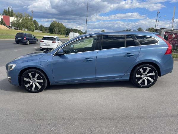 Blue Volvo V60 2014 in Kaunas, with an engine capacity of 2.40 L and mileage of 30 thousand km for 5950 €, photo 8 on AUTOMOTO.COM.LV