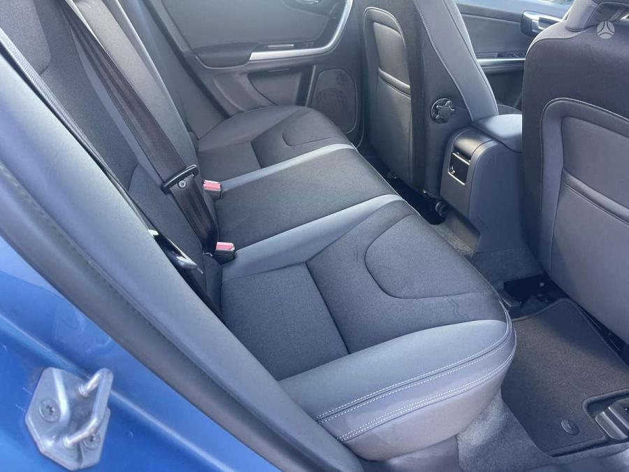 Blue Volvo V60 2014 in Kaunas, with an engine capacity of 1.97 L and mileage of 267 thousand km for 5650 €, photo 27 on AUTOMOTO.COM.LV