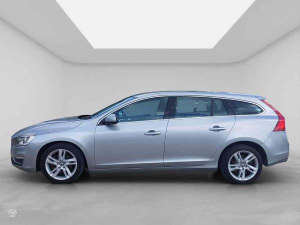 Volvo V60 2014 in Vilnius on AUTOMOTO.COM.LV Blue Volvo V60 2014 in Vilnius, with an engine capacity of 2.00 L and mileage of 322 thousand km for 6800 €, photo 3 on AUTOMOTO.COM.LV
