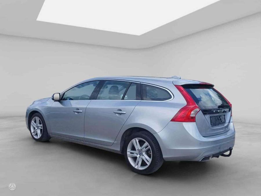 Zils Volvo V60 2014 Viļņa, ar dzinēja tilpumu 2.00 L un nobraukumu 322 tūkst. km par 6800 €, foto 5 vietnē AUTOMOTO.COM.LV