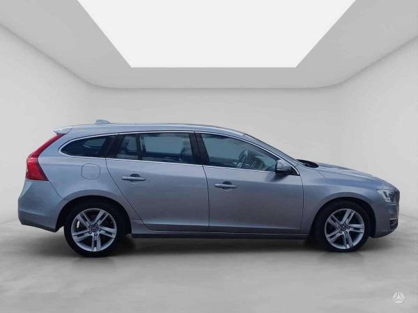 Volvo V60 2014 in Vilnius on AUTOMOTO.COM.LV Blue Volvo V60 2014 in Vilnius, with an engine capacity of 2.00 L and mileage of 322 thousand km for 6800 €, photo 6 on AUTOMOTO.COM.LV