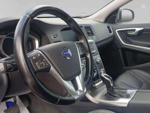 Zils Volvo V60 2014 Viļņa, ar dzinēja tilpumu 2.00 L un nobraukumu 322 tūkst. km par 6800 €, foto 9 vietnē AUTOMOTO.COM.LV