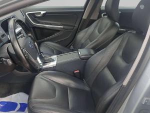 Zils Volvo V60 2014 Viļņa, ar dzinēja tilpumu 2.00 L un nobraukumu 322 tūkst. km par 6800 €, foto 10 vietnē AUTOMOTO.COM.LV
