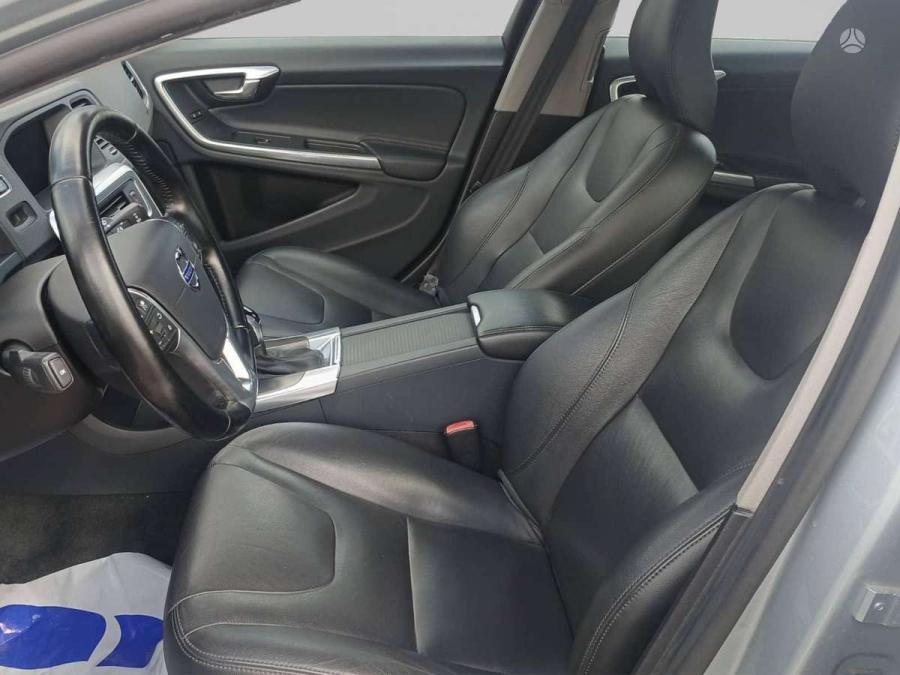 Zils Volvo V60 2014 Viļņa, ar dzinēja tilpumu 2.00 L un nobraukumu 322 tūkst. km par 6800 €, foto 10 vietnē AUTOMOTO.COM.LV